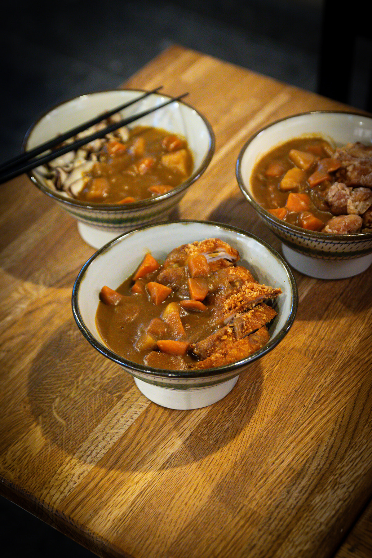 カレー丼！ パリっ子たちはレピュブリックのじんちゃん横丁に通う。｜Paris｜madameFIGARO.jp（フィガロジャポン）